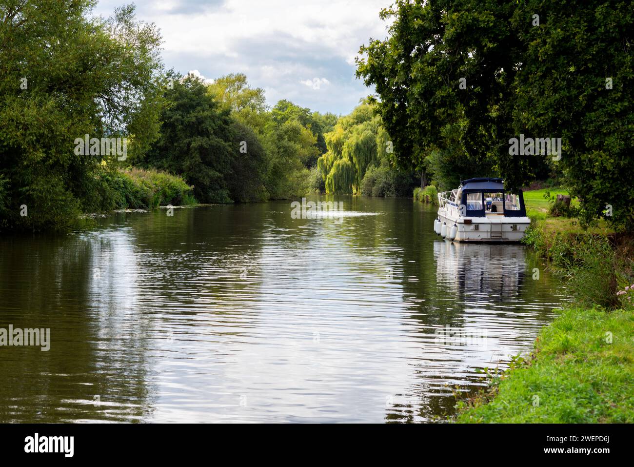 Maidstone kent england river boat hi-res stock photography and images ...