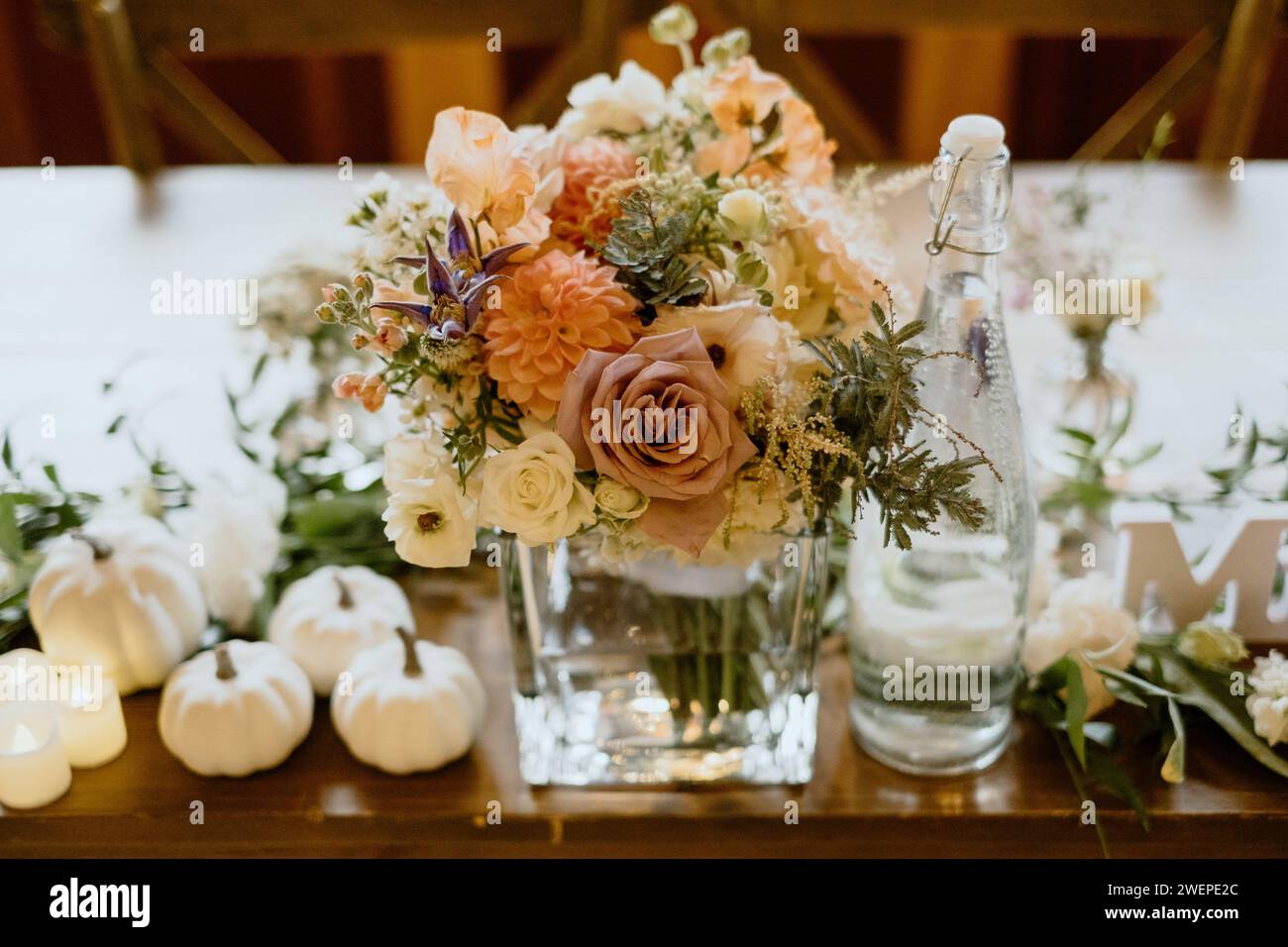 Beautiful garden dining table hi-res stock photography and images - Alamy