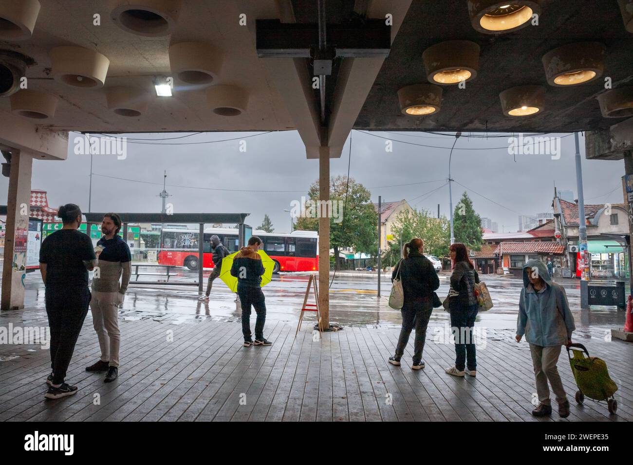 Bus commute in rain hi-res stock photography and images - Alamy