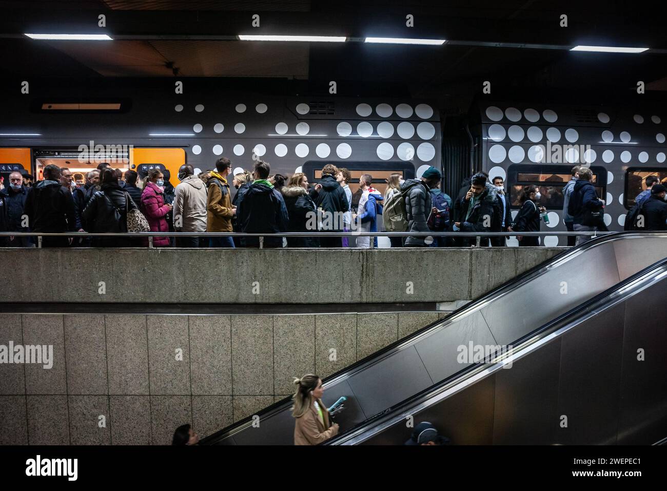 Platform concourse hi-res stock photography and images - Alamy