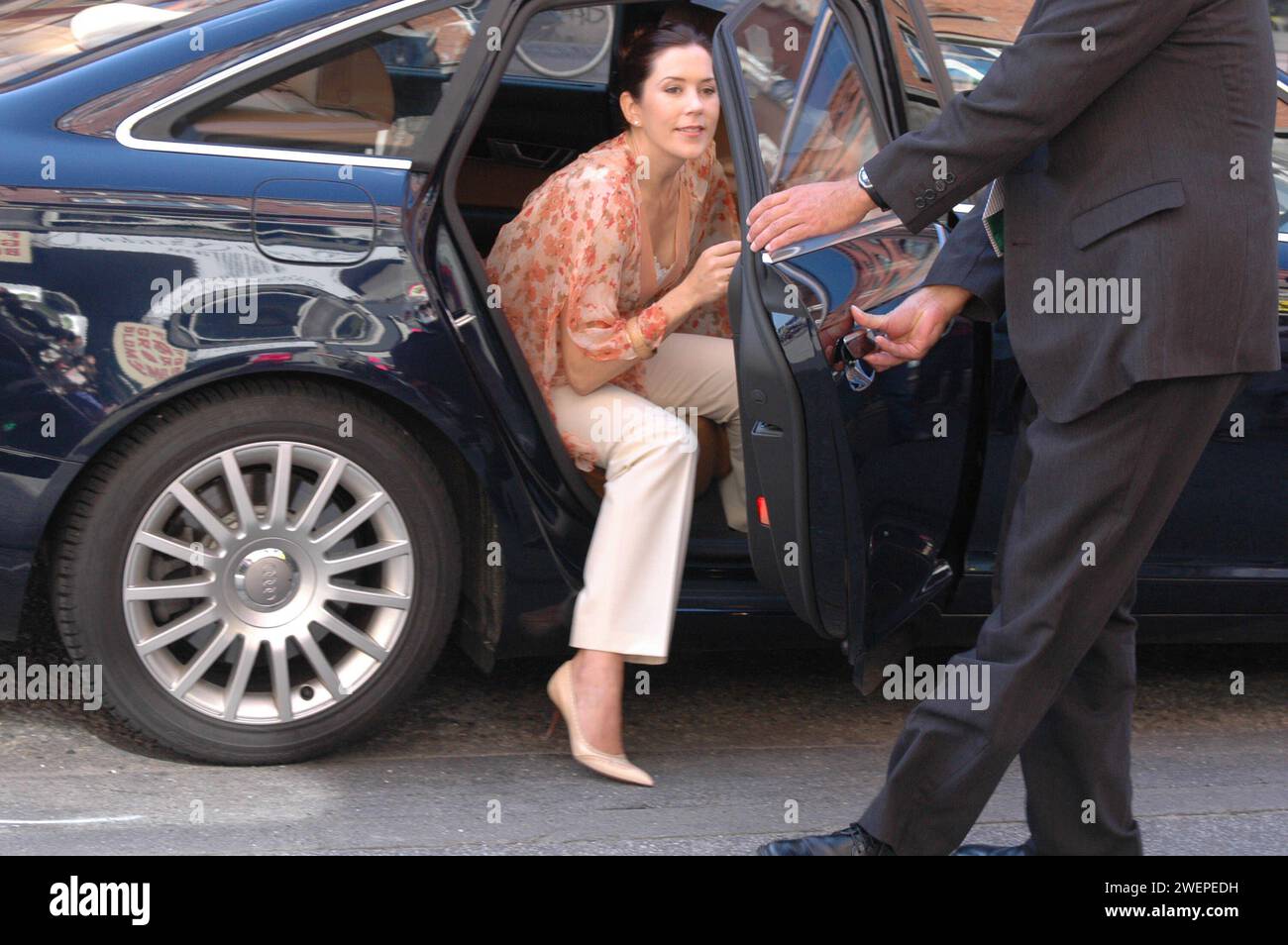HRH Crown princess Mary visits Danish Refugee Voluntarily work enter ...