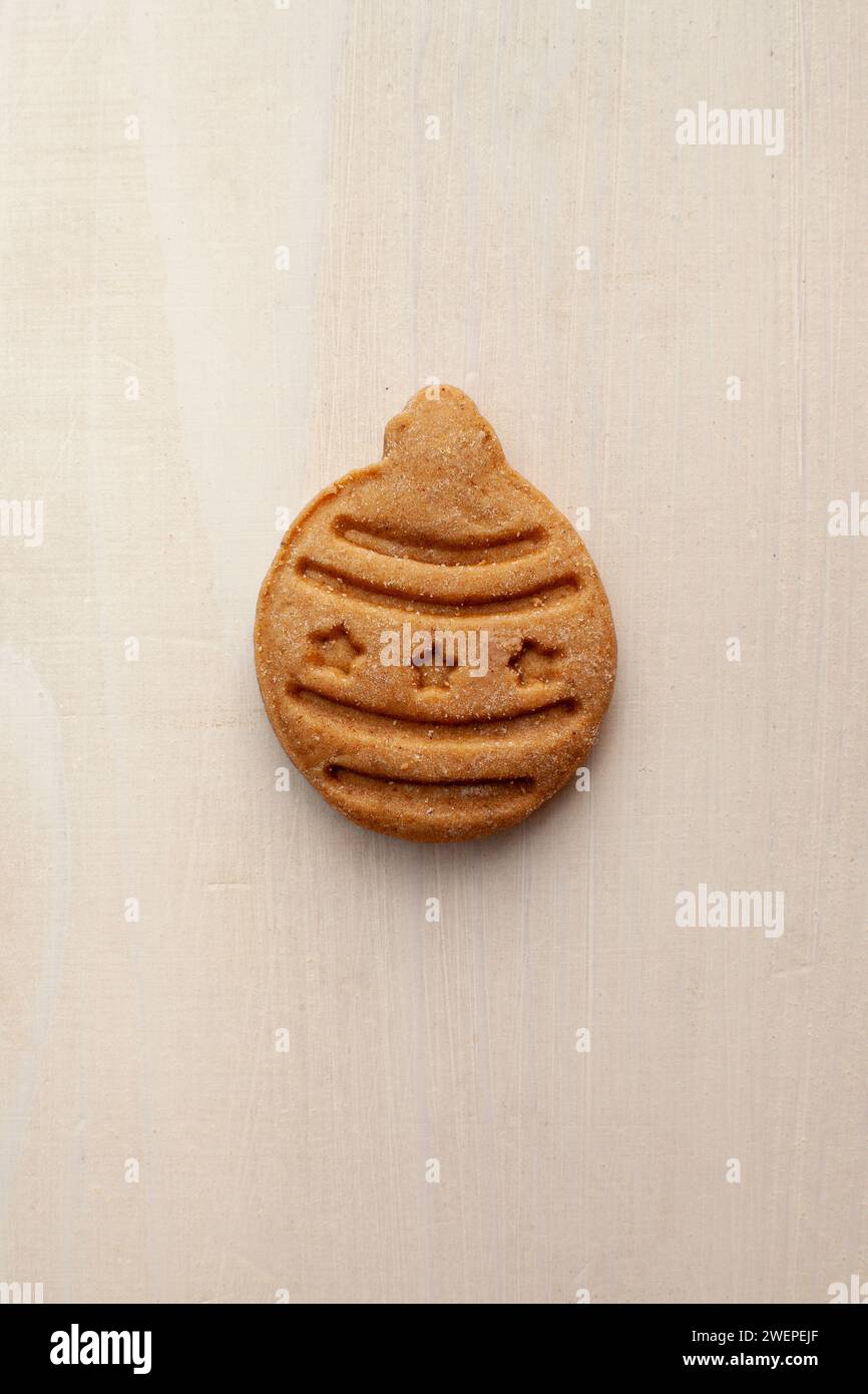 Bell shaped gingerbread cookie hi-res stock photography and images - Alamy