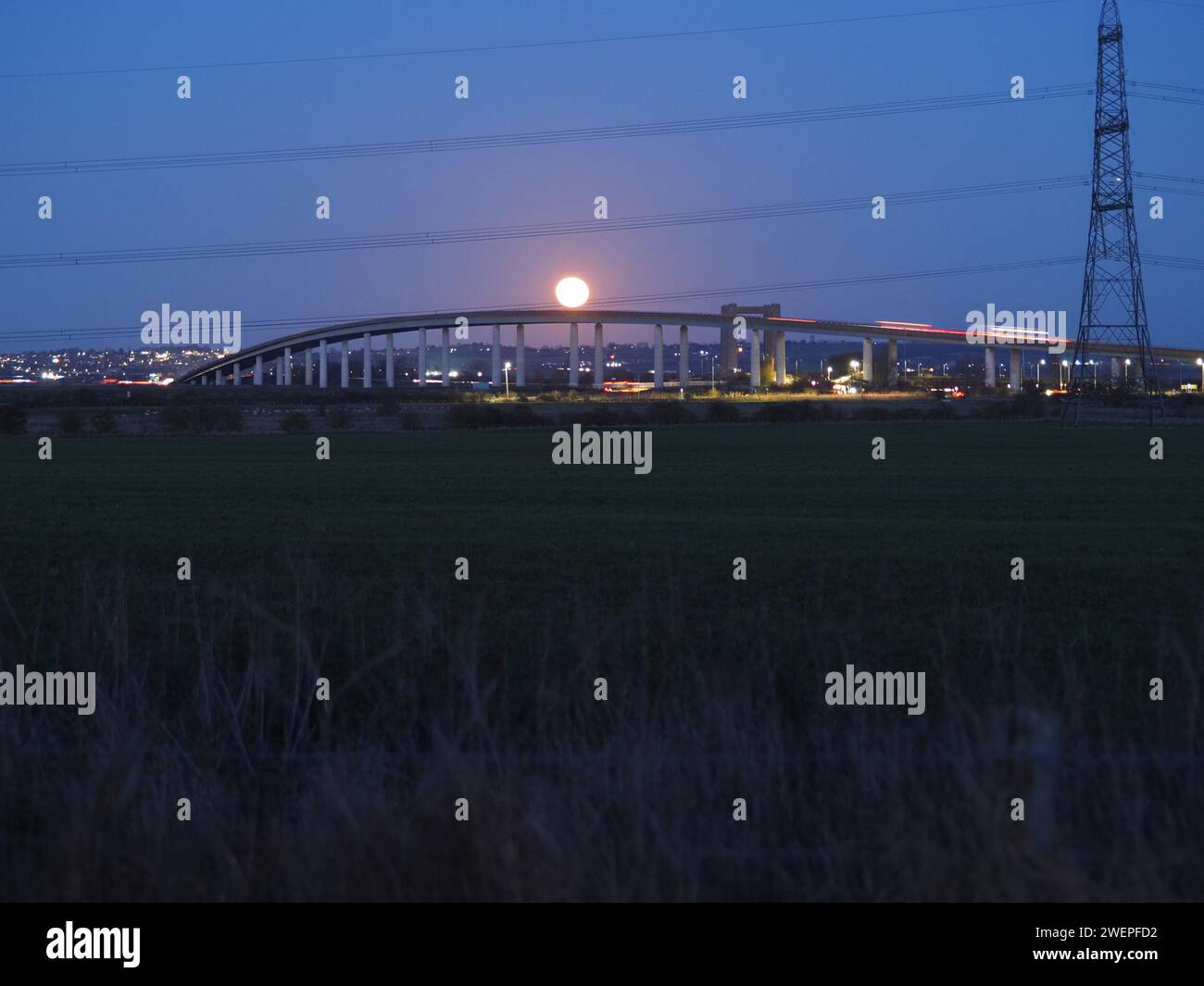 Iwade, Kent, UK. 26th Jan, 2024. UK Weather: the stunning full Wolf ...