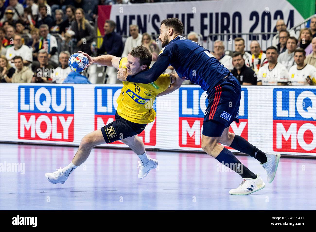 Felix Claar (Schweden, #19), Nedim Remili (Frankreich, #5) MEN?S EHF ...