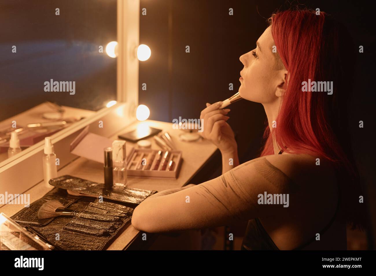 Female Performer Putting on Face Powder Stock Photo - Alamy