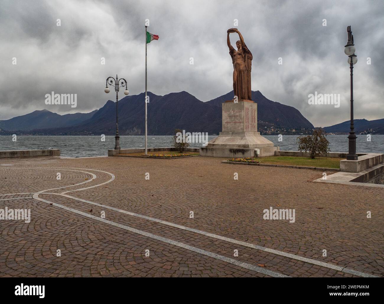 Monumenti caduti hi-res stock photography and images - Alamy