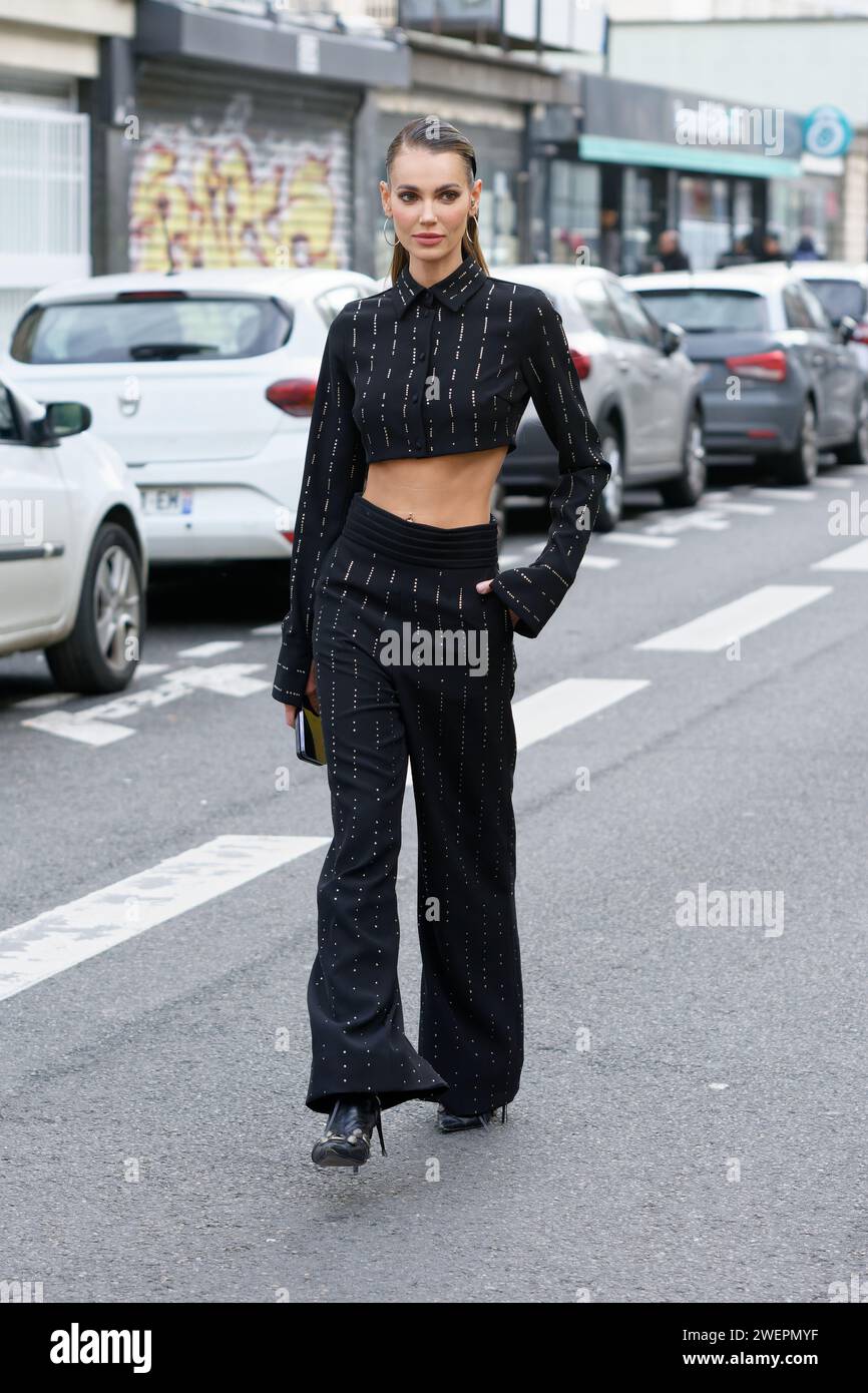 Femme pleine image hi-res stock photography and images - Alamy