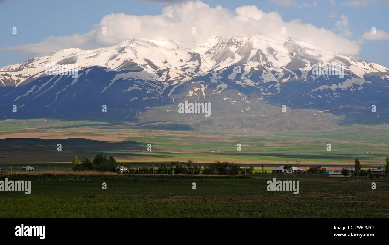 Suphan mountain hi-res stock photography and images - Alamy