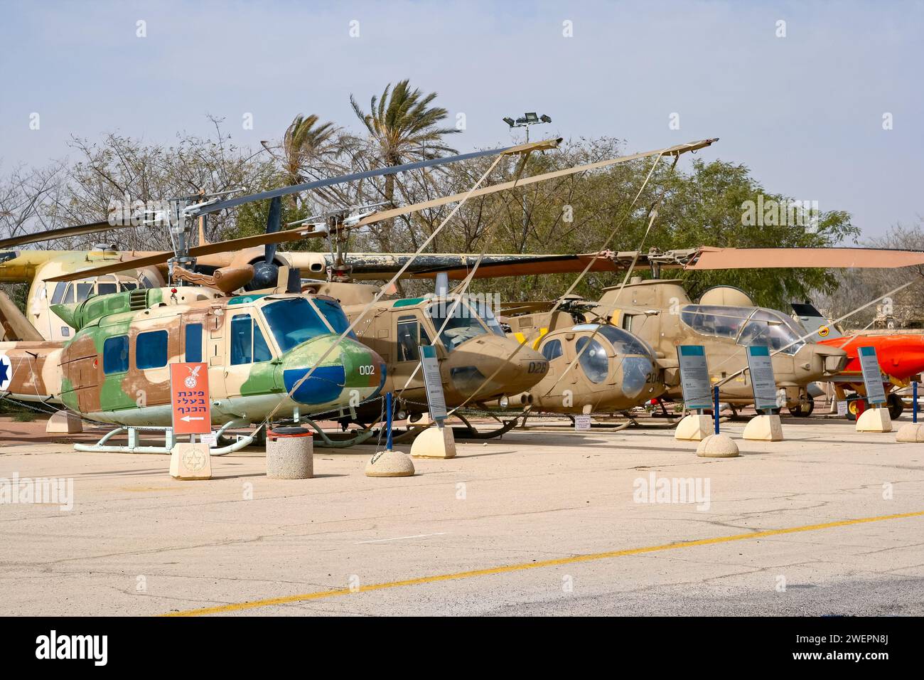 Helicopters uh 1 hi-res stock photography and images - Alamy
