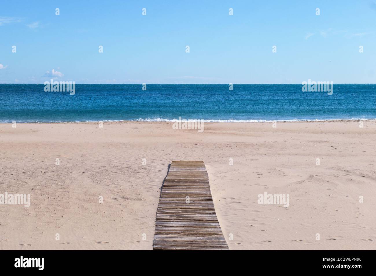 Oceanfront walkway hi-res stock photography and images - Alamy