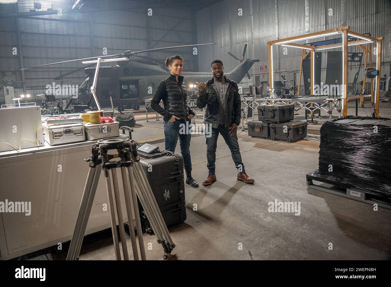 LIFT, from left: Gugu Mbatha-Raw, Kevin Hart, on set, 2024. ph ...