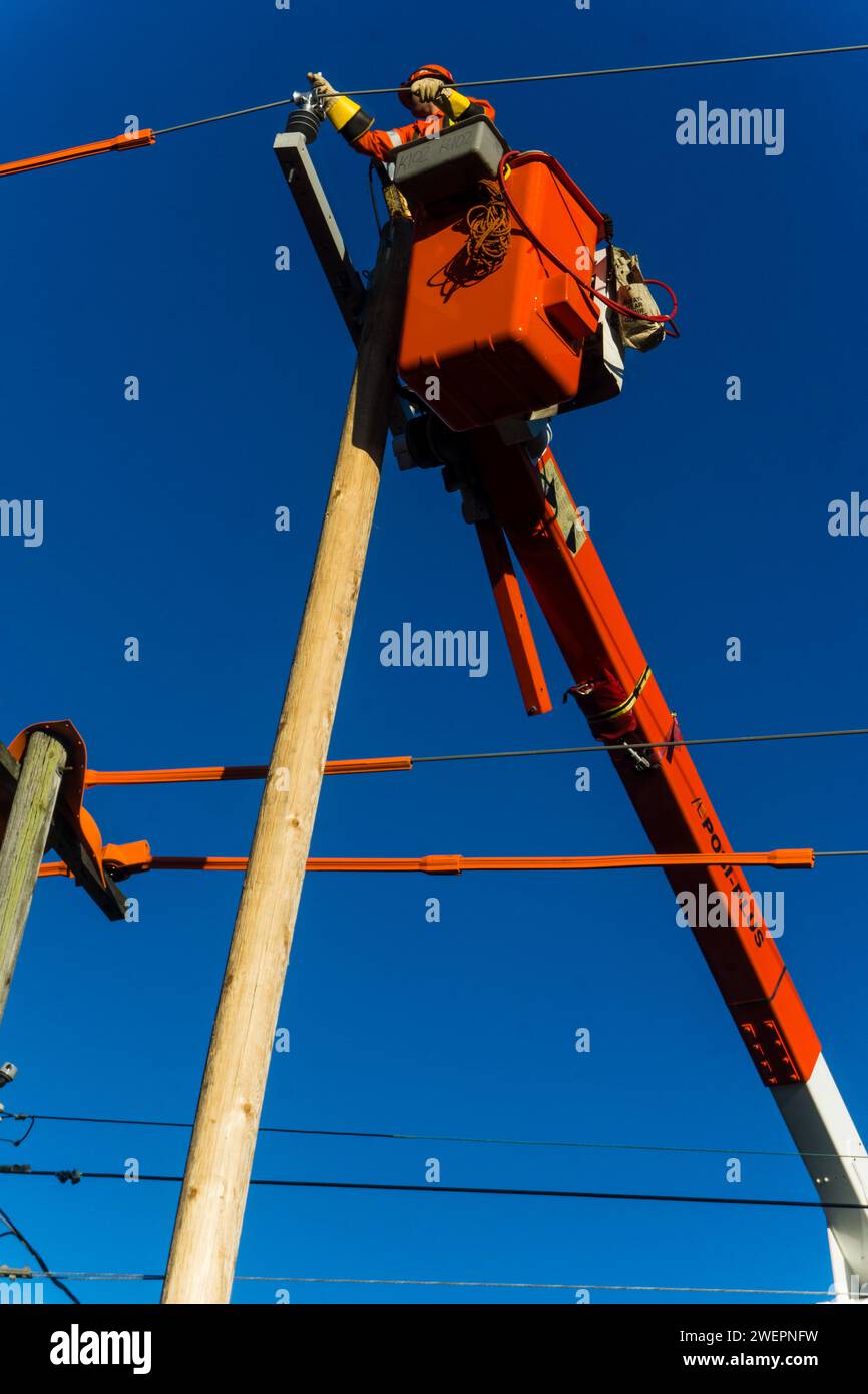 Electrical lineman pole hi-res stock photography and images - Alamy
