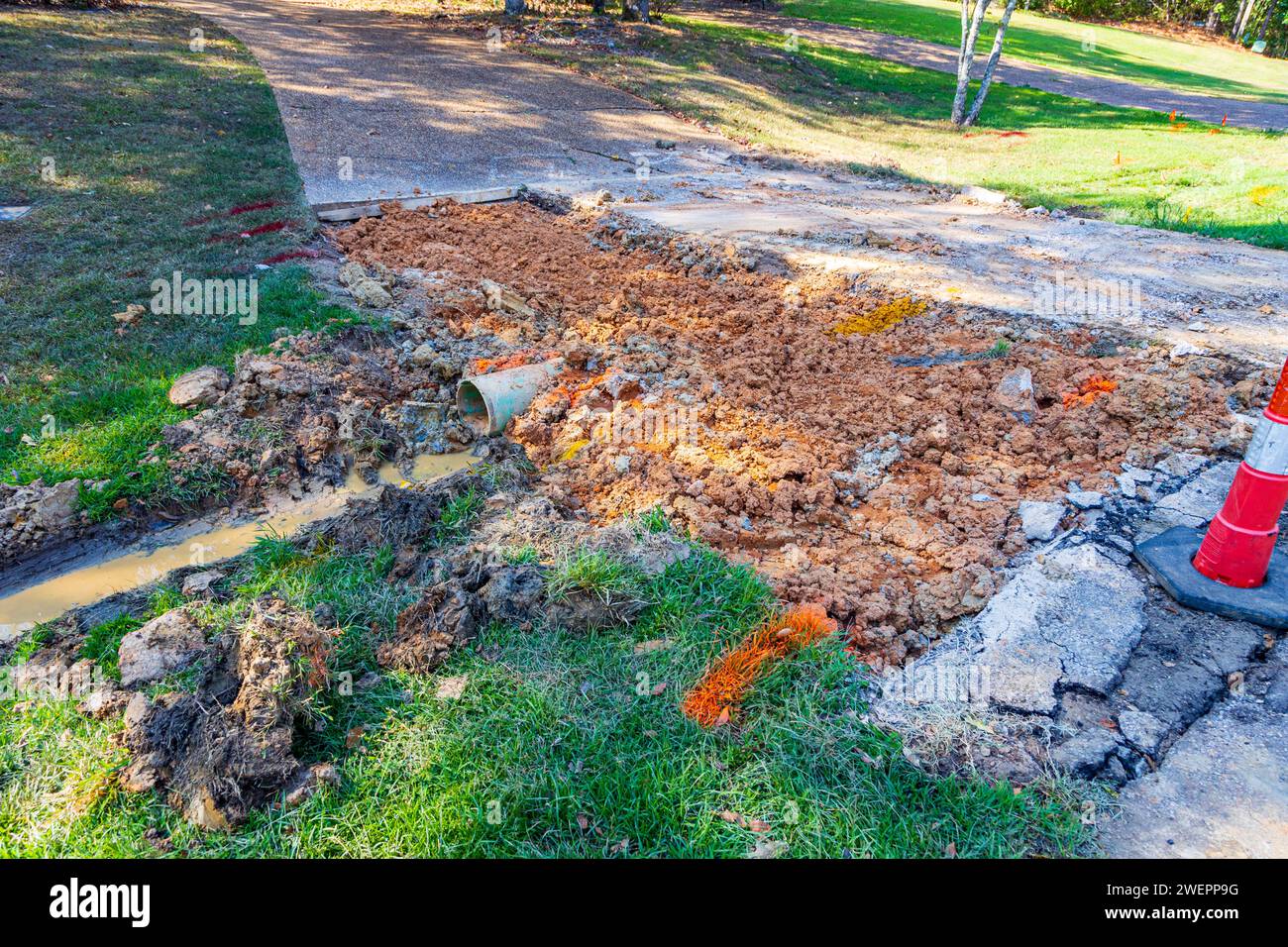 Dirt driveway hi-res stock photography and images - Alamy