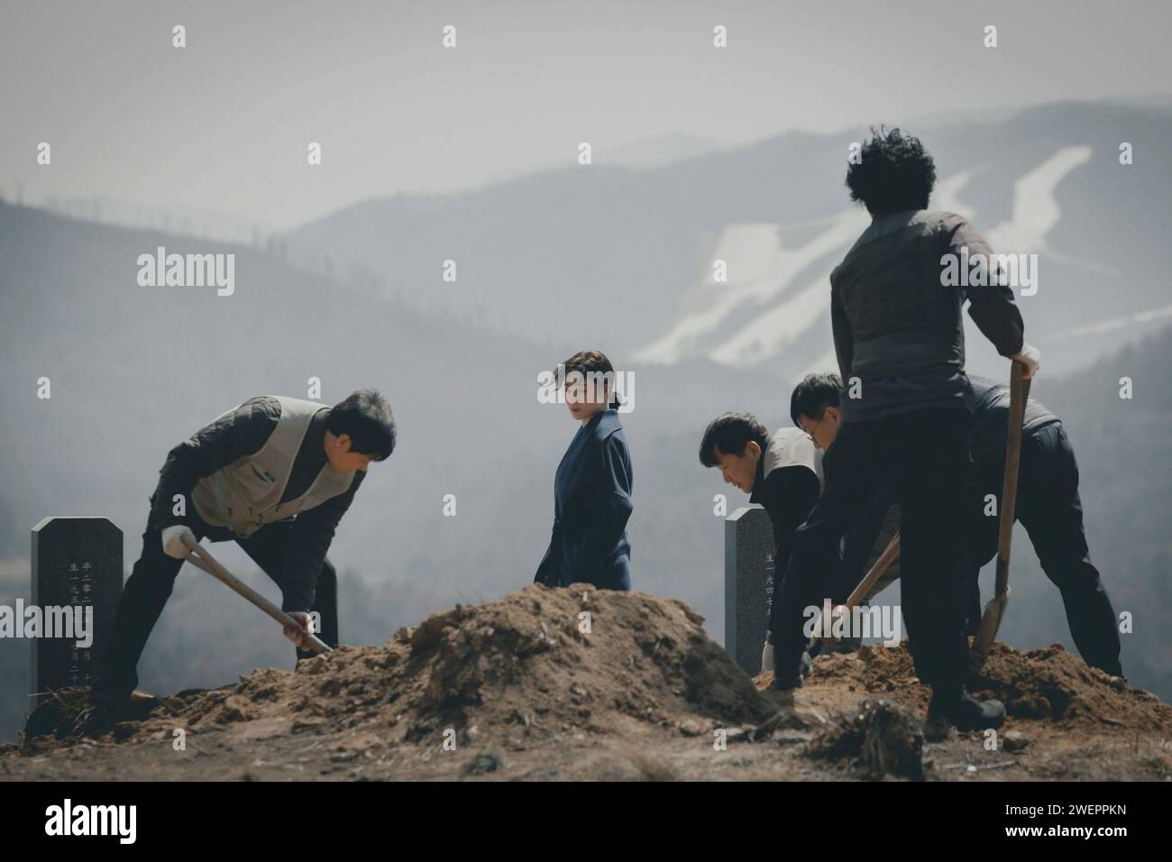 THE BEQUEATHED, (aka SEON-SAN), KIM Hyun-joo (center), (Season 1, aired ...