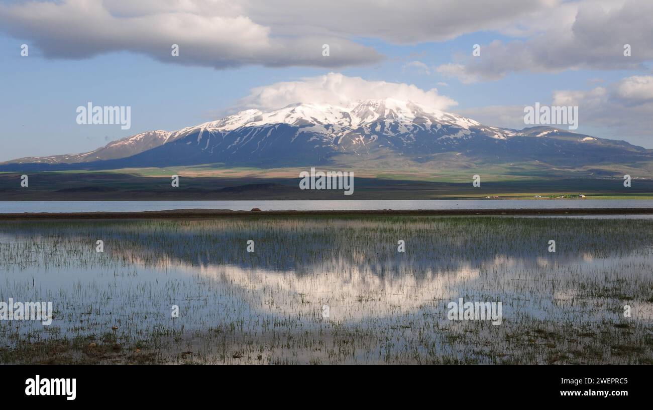 Suphan Mountain in Bitlis, Turkey Stock Photo - Alamy