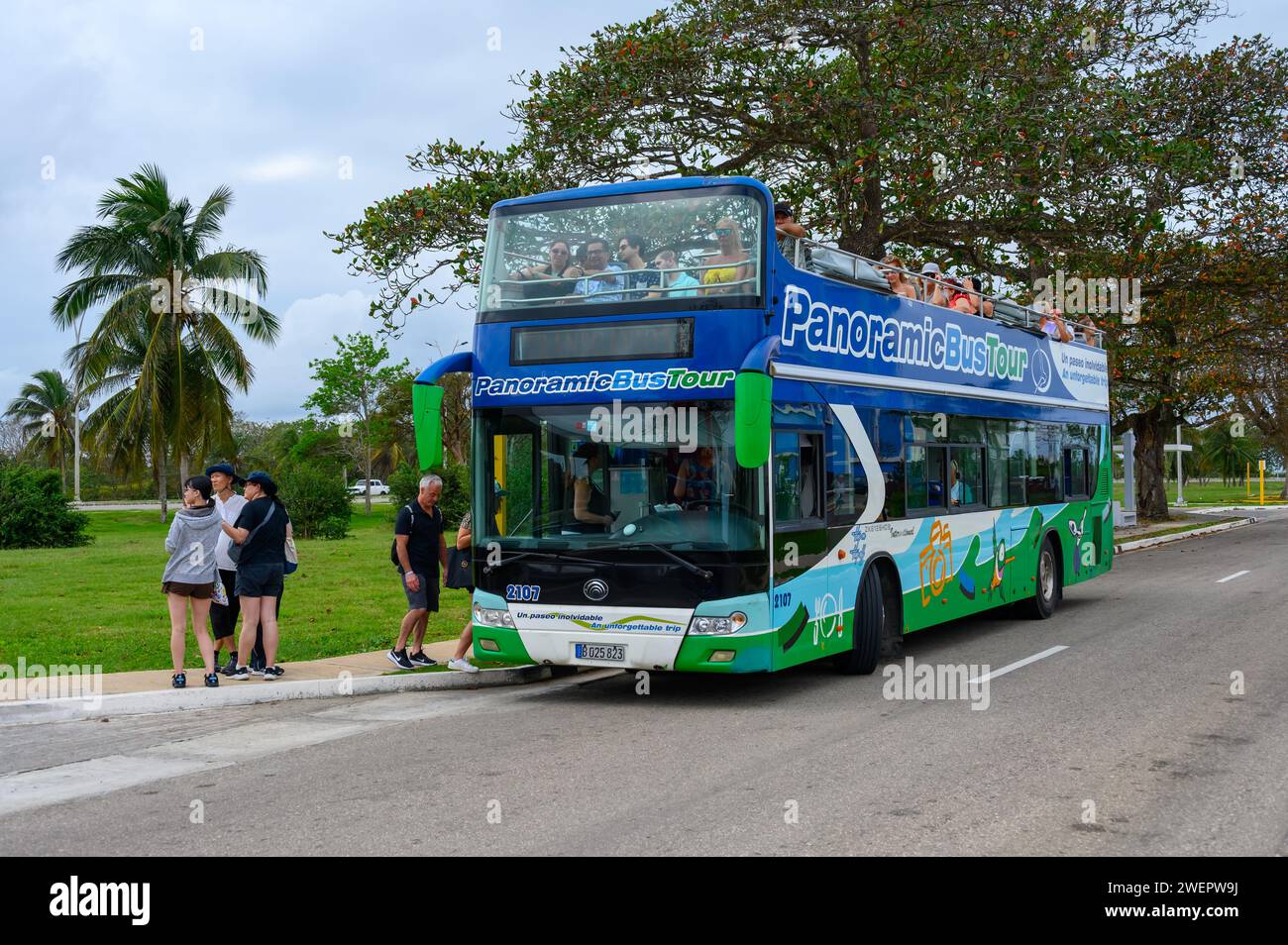 Tourists in double decker bus in Varadero, Cuba Stock Photo - Alamy