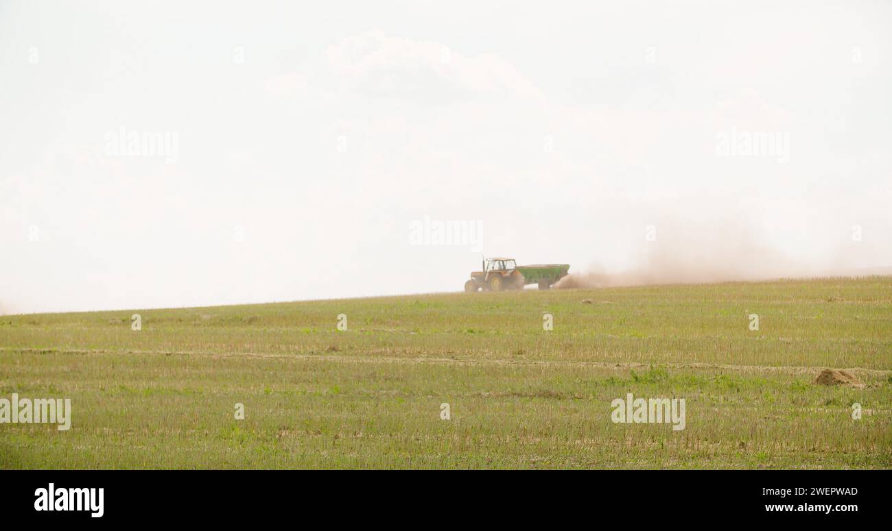 Green tractor working on land hi-res stock photography and images - Alamy