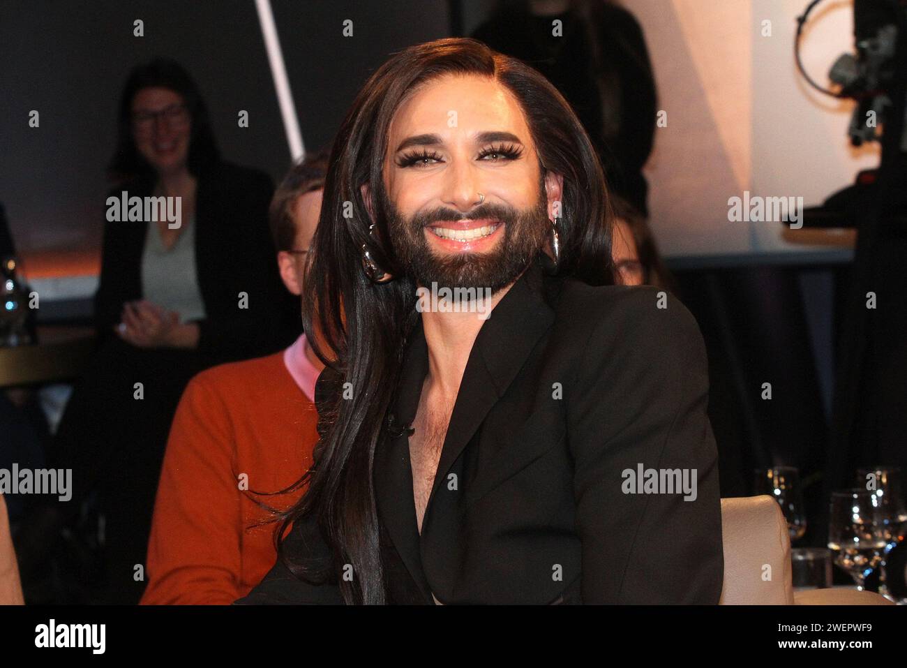 Conchita Wurst, Tom Neuwirth bei der NDR Talk Show am 26.01.2024 in ...