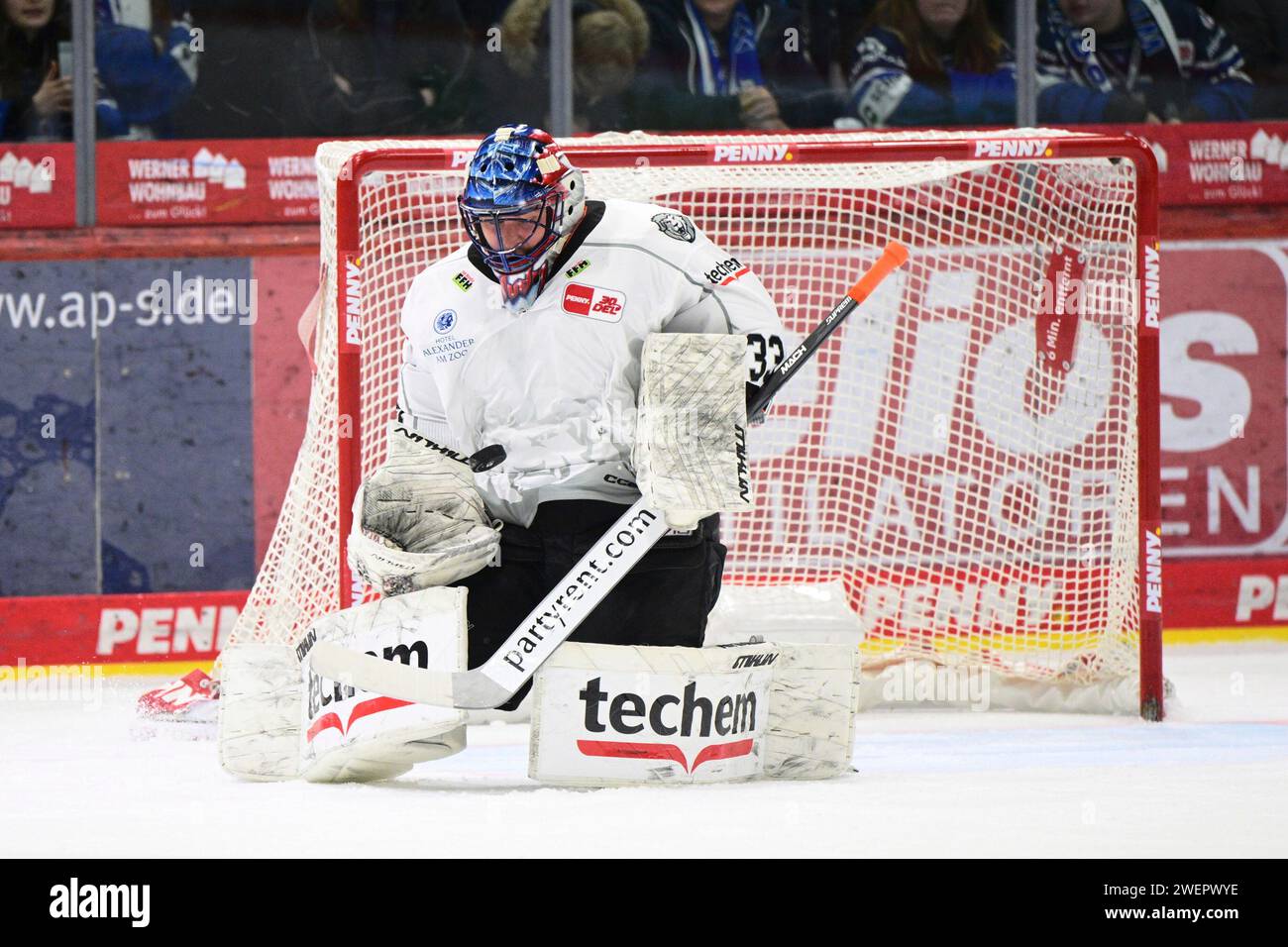 Schwenningen, Deutschland. 26th Jan, 2024. Julius Hudacek (Loewen ...