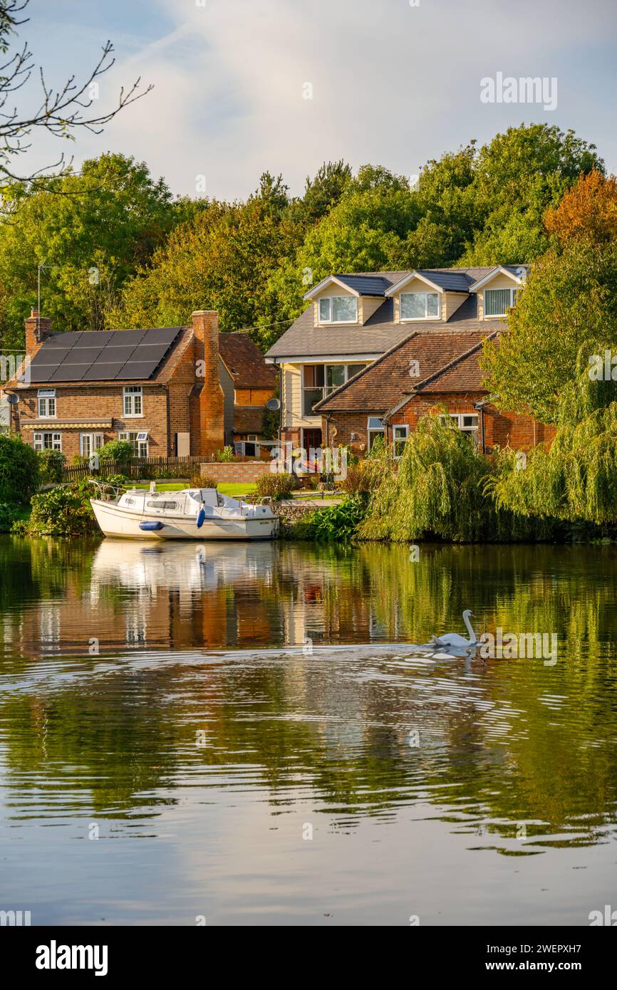 Medway footbridge hi-res stock photography and images - Alamy