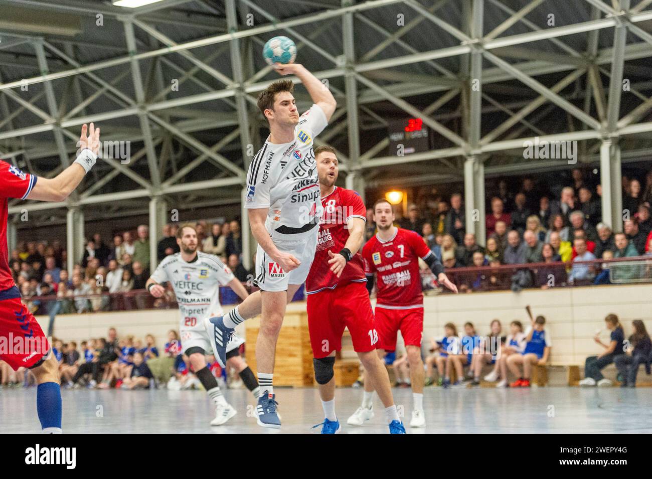 Korntal Muenchingen, Deutschland. 26th Jan, 2024. Stephan Seitz (HC Erlangen, #04) RIXESPIEL ...