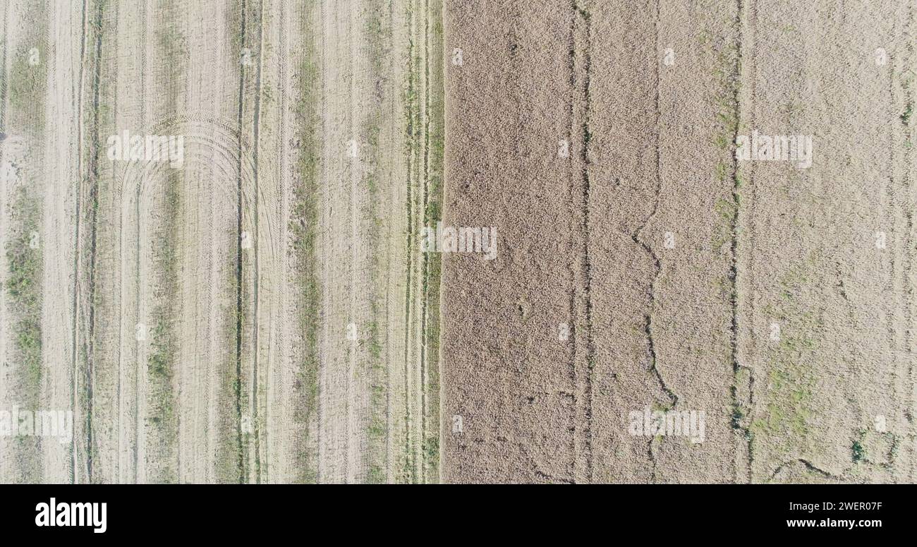 Farmer with maps hi-res stock photography and images - Alamy