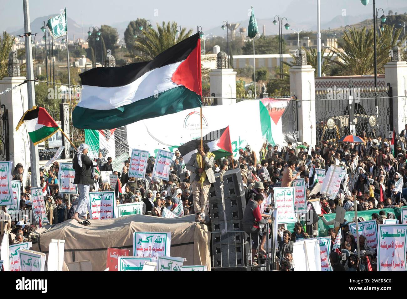 Sanaa, Sanaa, Yemen. 26th Jan, 2024. Protesters supporting the Houthis ...