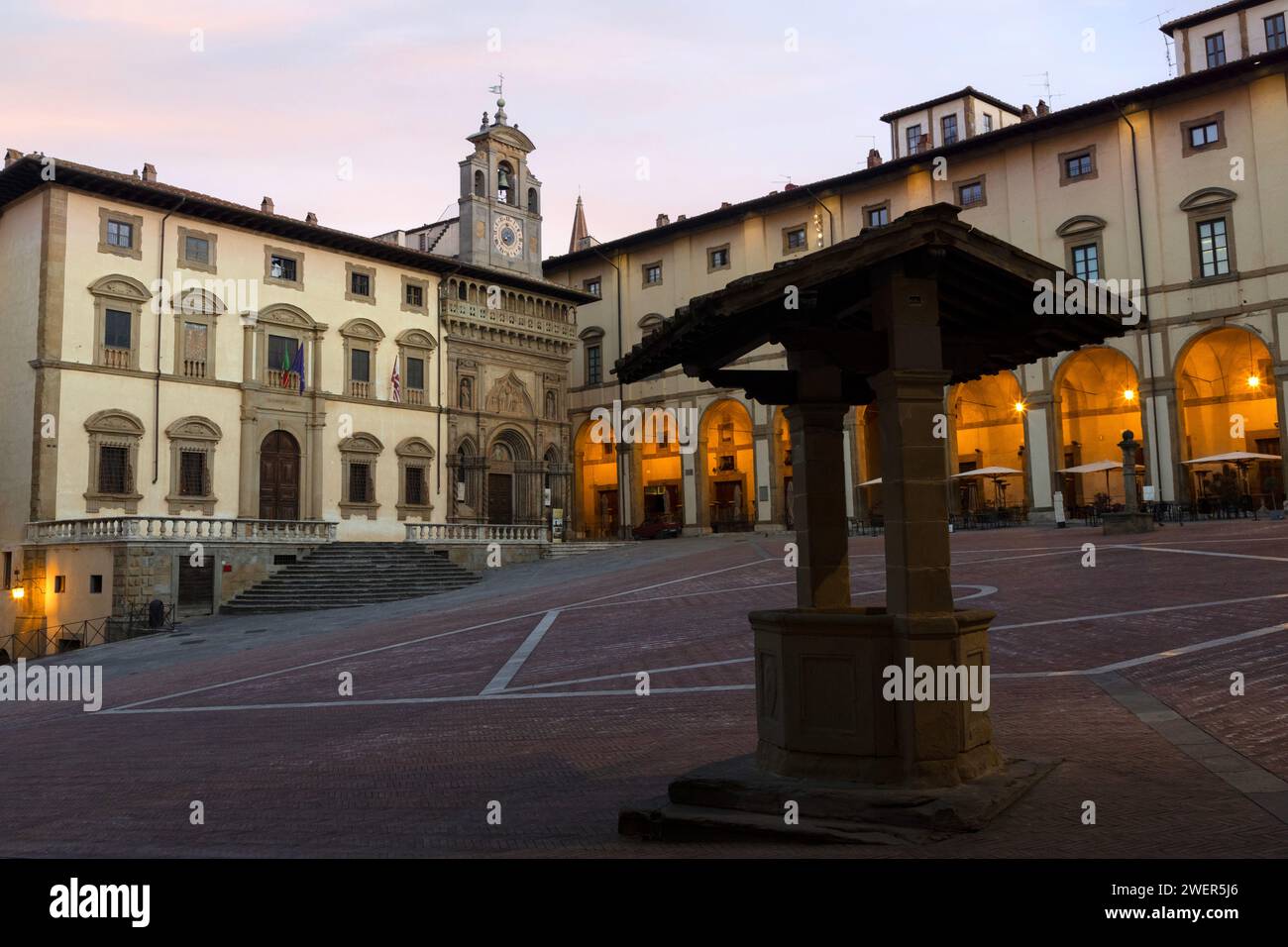 Piazza Grande in Arezzo, Tuscany, Italy Stock Photo - Alamy