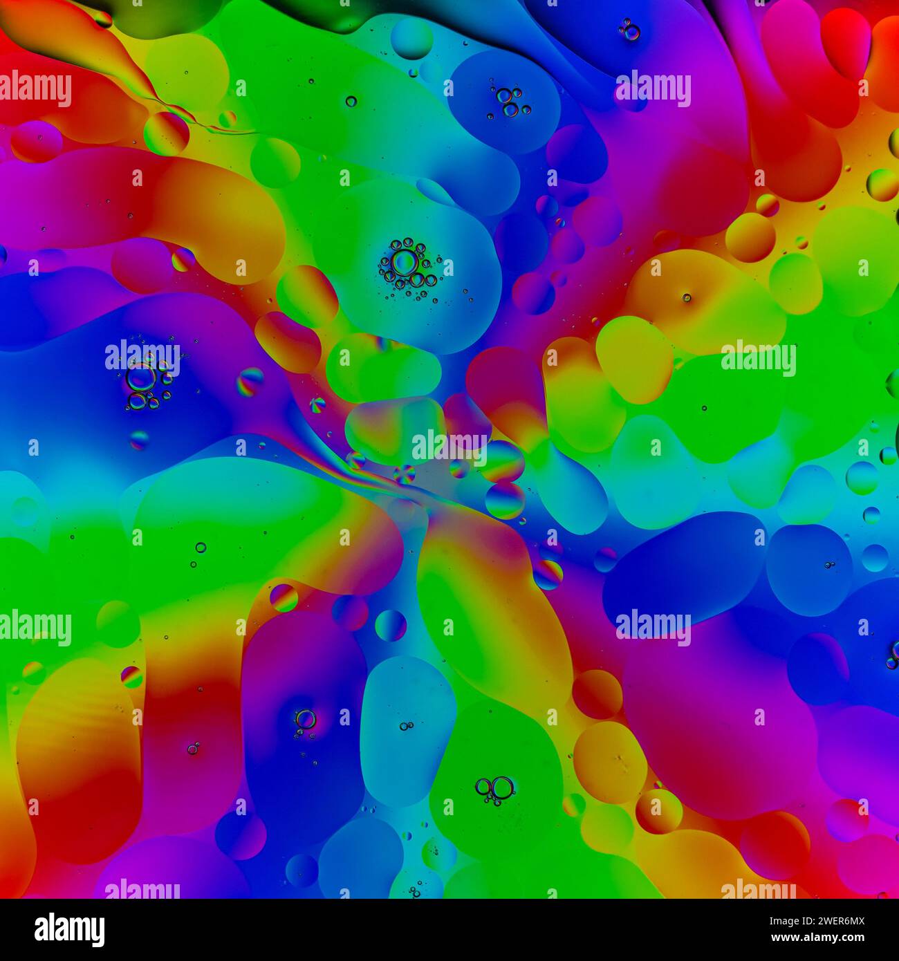 Oil rainbow water hi-res stock photography and images - Alamy