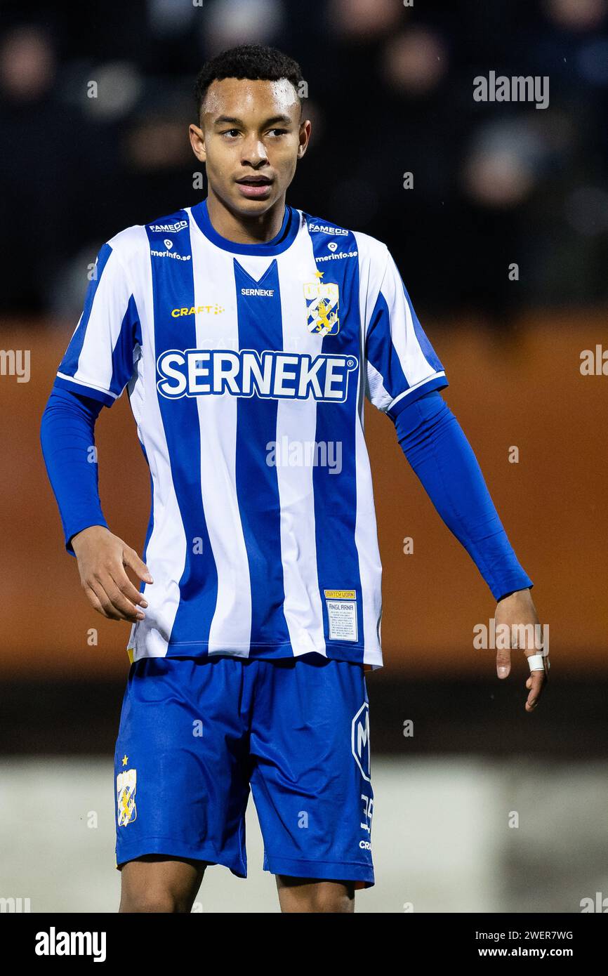 240126 IFK Göteborgs Ben Magnusson under träningsmatchen i fotboll ...