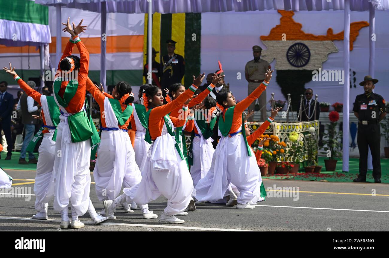 KOLKATA, INDIA - JANUARY 26: Students in Tricolor costume perform at ...