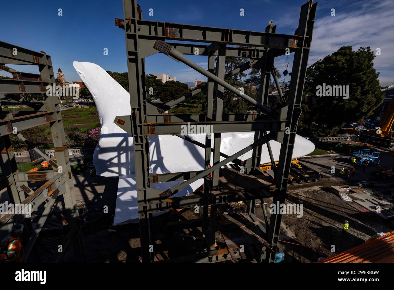 Los Angeles, USA. 26th Jan, 2024. Space Shuttle Endeavour being moved ...