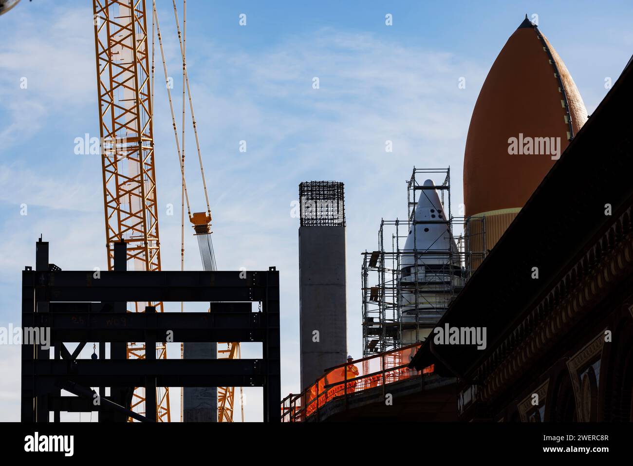 Los Angeles, USA. 26th Jan, 2024. Space Shuttle Endeavour being moved ...