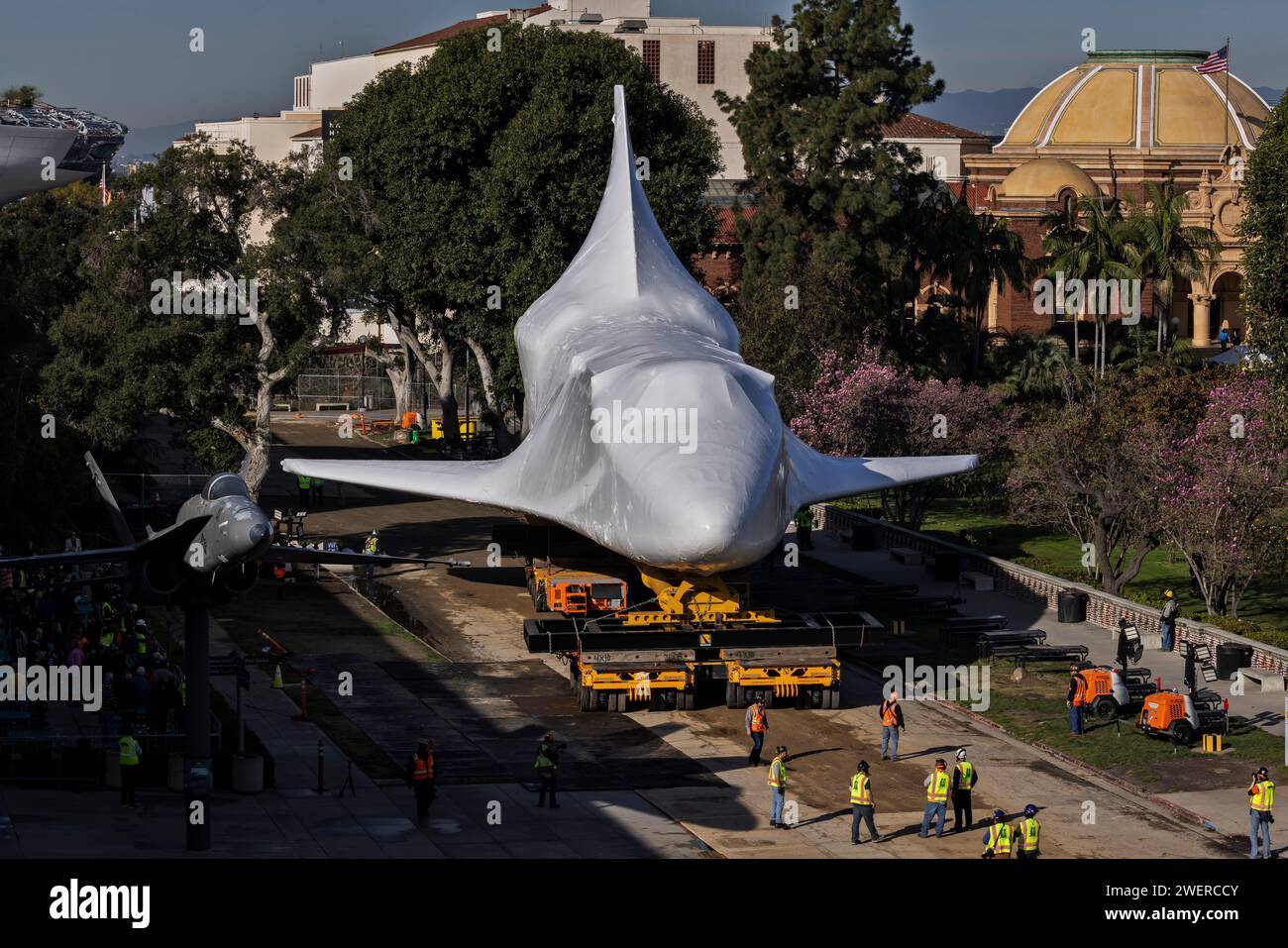 Los Angeles, USA. 26th Jan, 2024. Space Shuttle Endeavour being moved ...