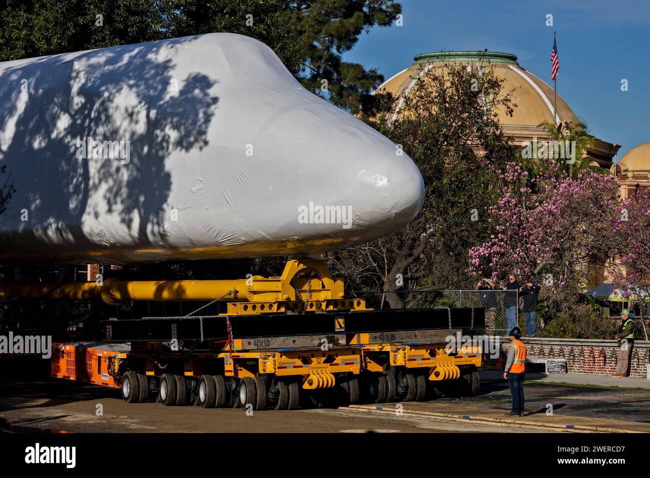Los Angeles, USA. 26th Jan, 2024. Space Shuttle Endeavour being moved ...