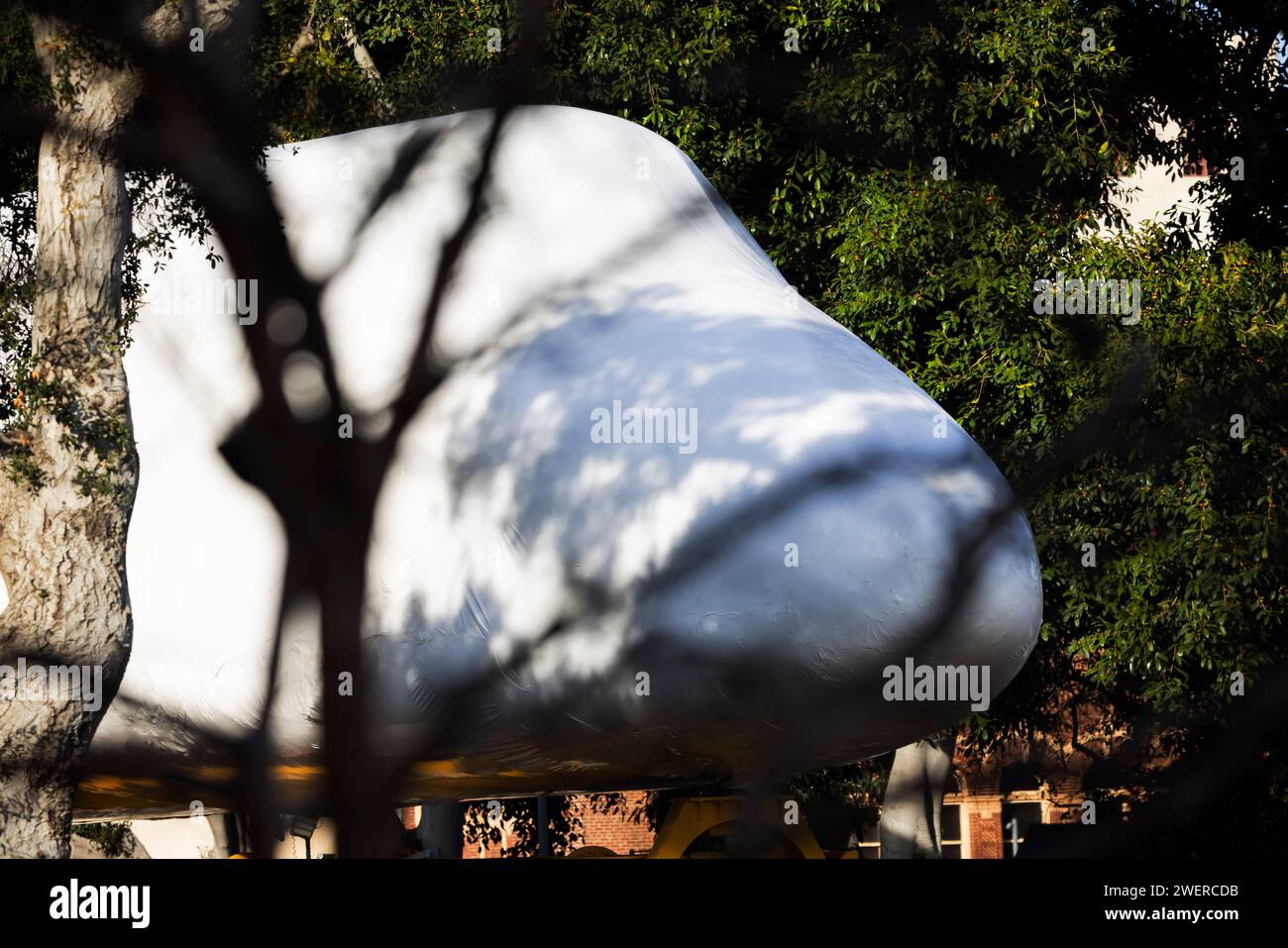 Los Angeles, USA. 26th Jan, 2024. Space Shuttle Endeavour being moved ...