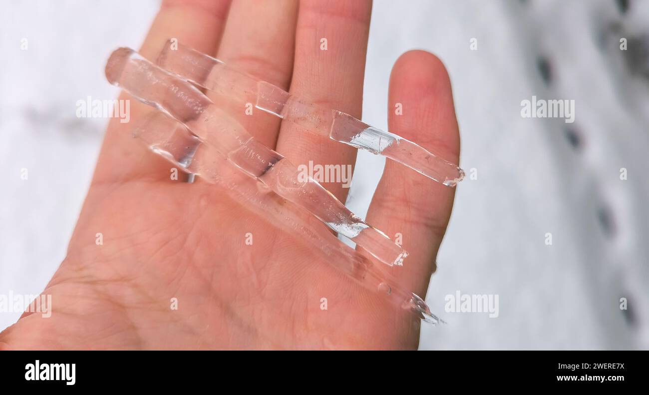 Man holding ice cubes hi-res stock photography and images - Alamy