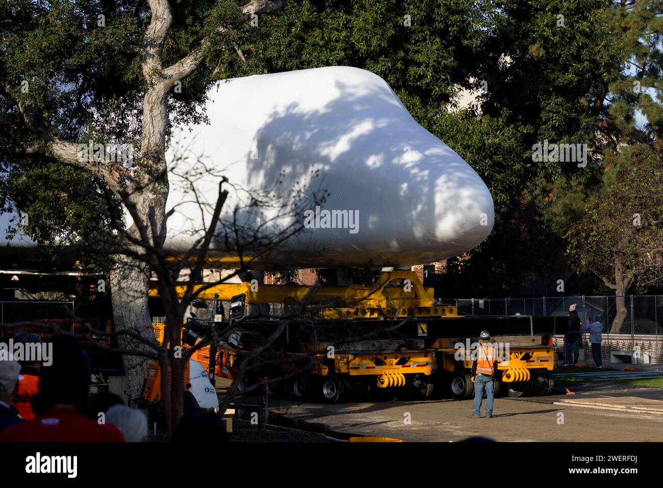 Los Angeles, USA. 26th Jan, 2024. Space Shuttle Endeavour being moved ...