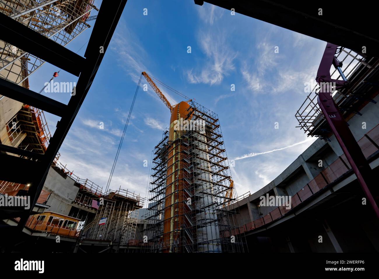 Los Angeles, USA. 26th Jan, 2024. Space Shuttle Endeavour being moved ...
