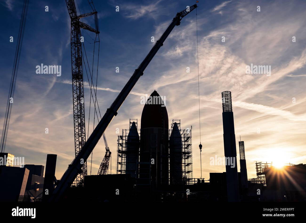 Los Angeles, USA. 26th Jan, 2024. Space Shuttle Endeavour being moved ...