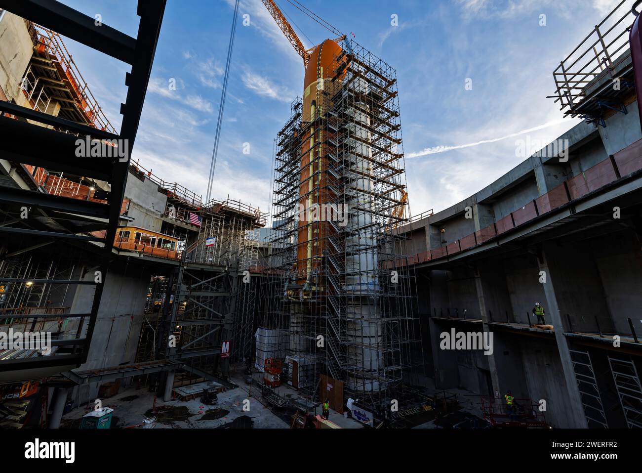 Los Angeles, USA. 26th Jan, 2024. Space Shuttle Endeavour being moved ...