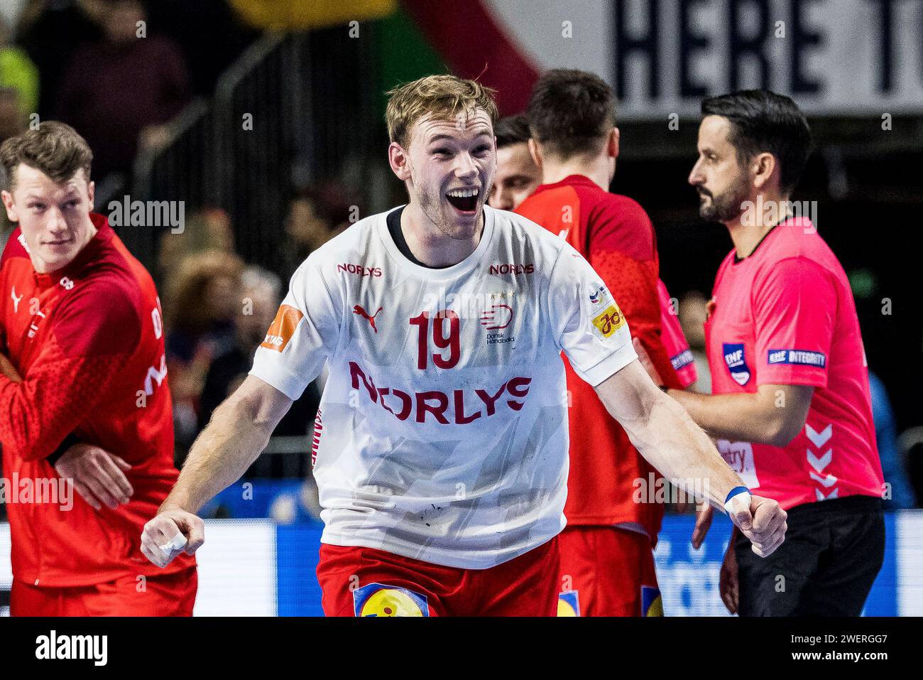 Mathias Gidsel (D?nemark, #19) jubelt MEN?S EHF EURO 2024: Halbfinale ...