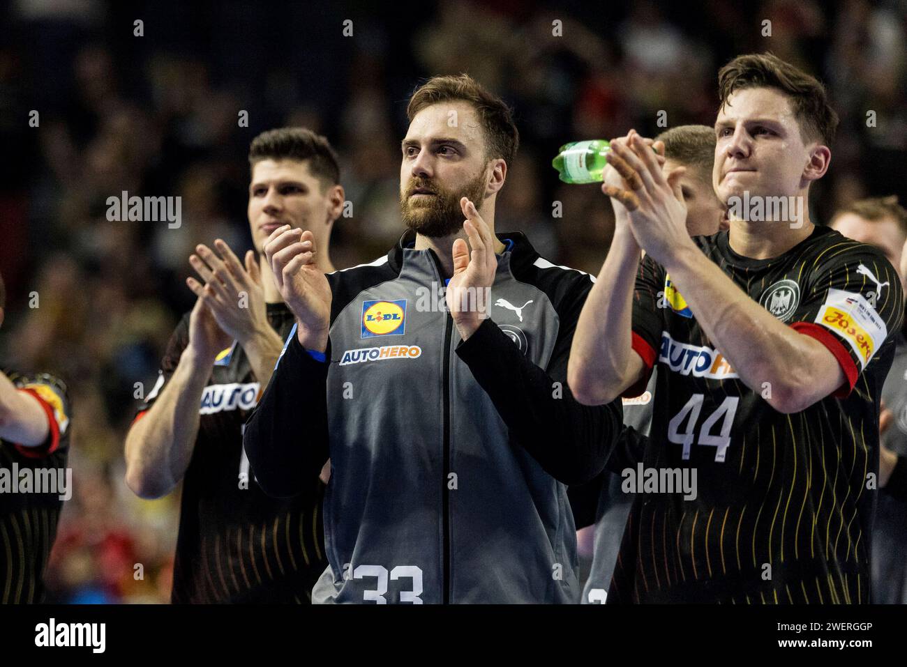 Die deutschen Spieler bedanken sich bei den Fans MEN?S EHF EURO 2024 ...