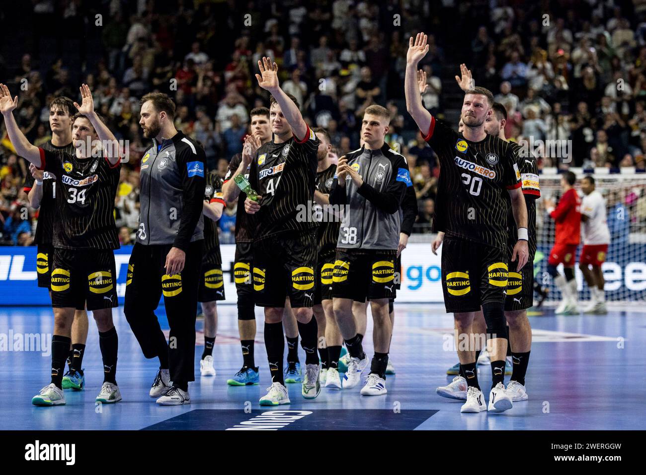 Die deutschen Spieler bedanken sich bei den Fans MEN?S EHF EURO 2024 ...