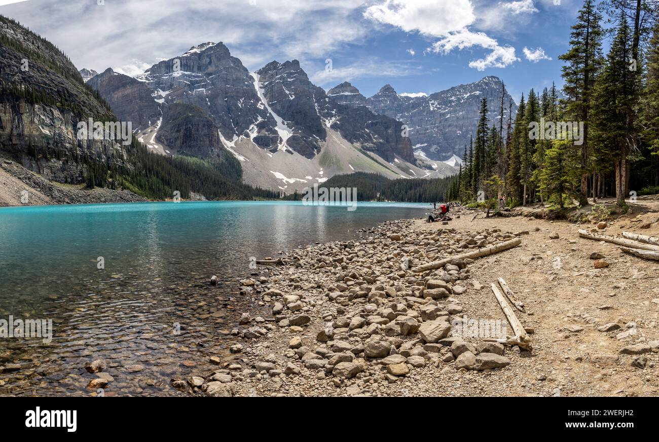 Beautiful emerald coloured lake hi-res stock photography and images - Alamy