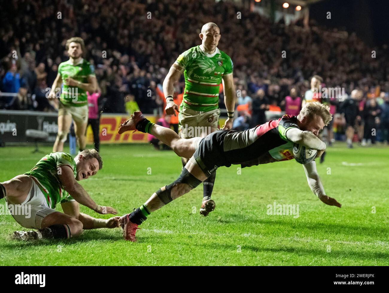 Leicester Tigers Jamie Shillcock try’s to tackle Harlequins Tyrone ...