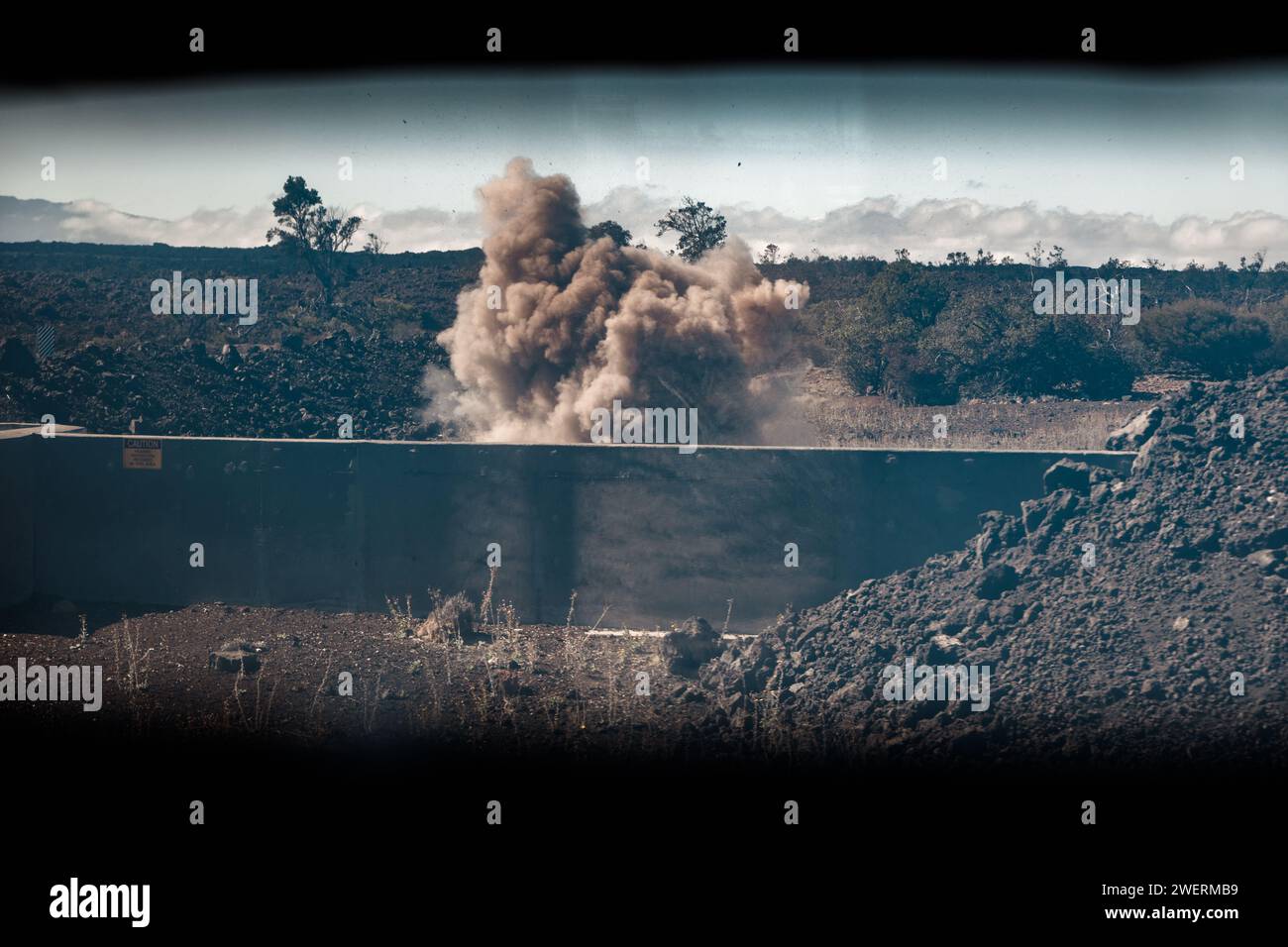 U.S. Marines with 3d Littoral Combat Team, 3d Marine Littoral Regiment ...