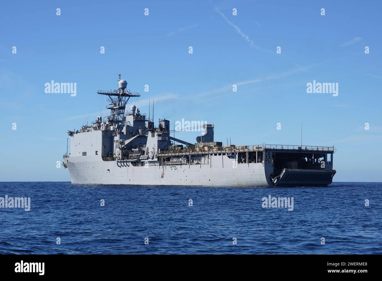 The amphibious dock landing ship USS Harpers Ferry (LSD 49) transits ...