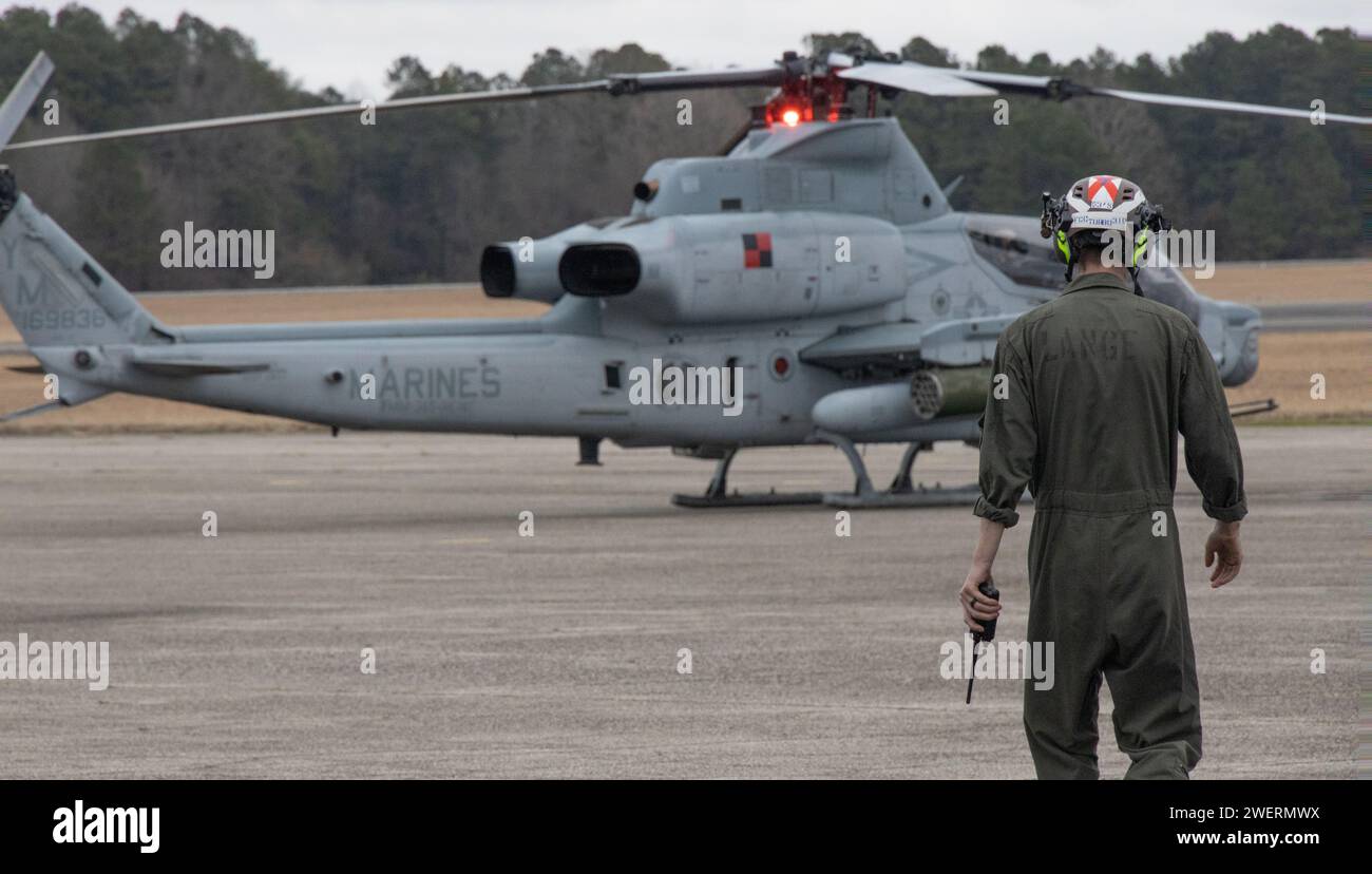 A U.S. Marine with Marine Medium Tiltrotor Squadron 365 (Reinforced ...