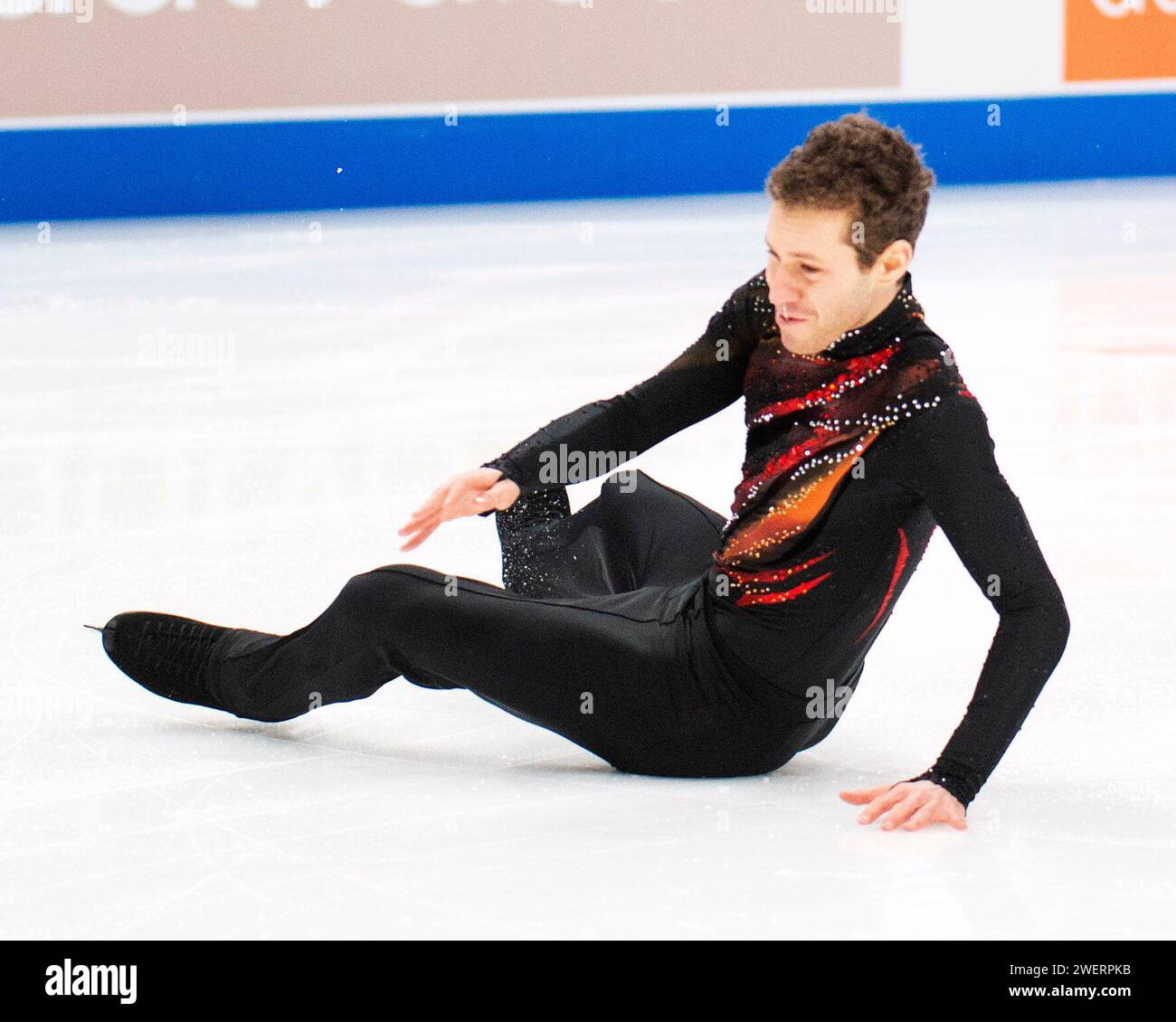 Figure skating falls hi-res stock photography and images - Alamy